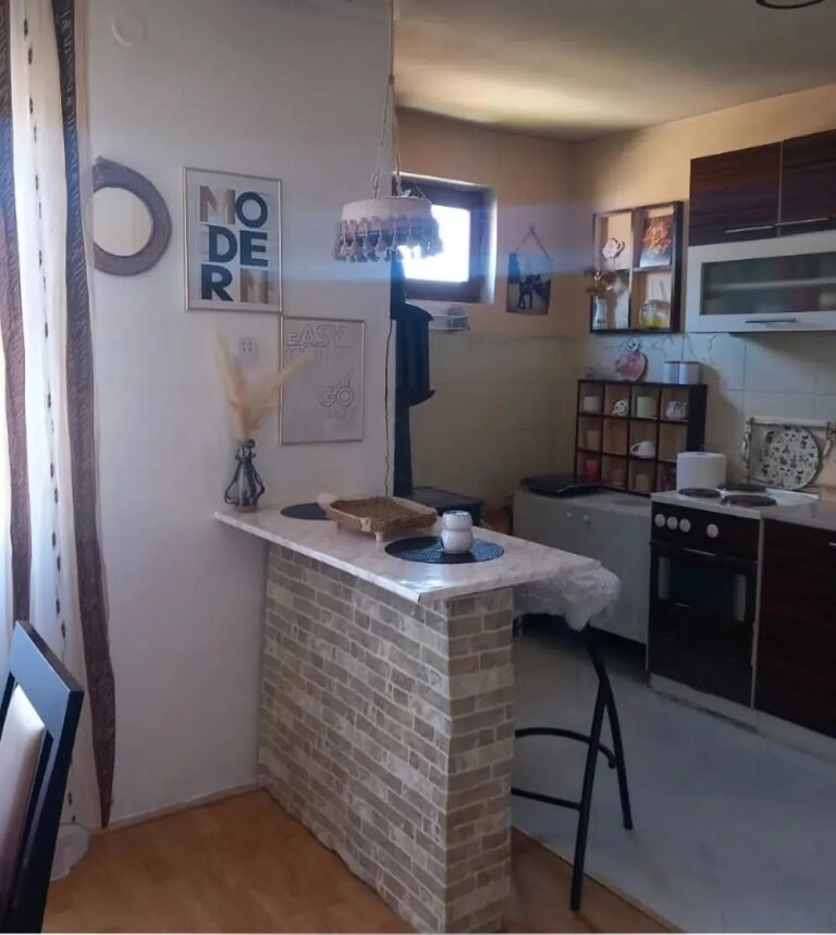 10 Most Practical (& Brilliant) Small Kitchen Bar Ideas That Will ...