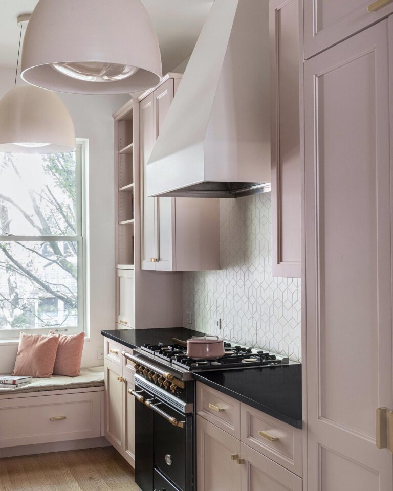 20+ Really Modern Painted Kitchen Cabinet Color Ideas That Are Super ...