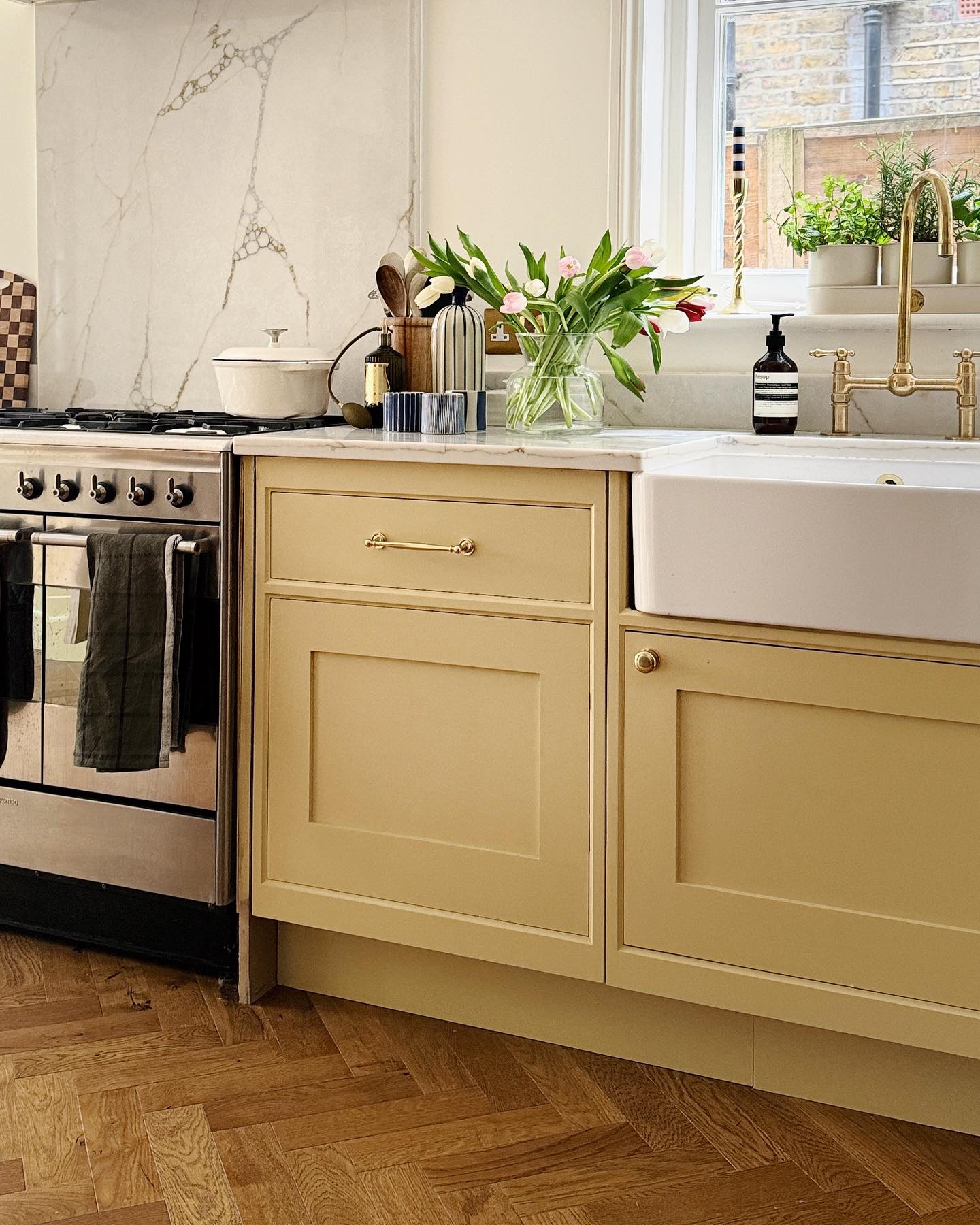 20+ Really Modern Painted Kitchen Cabinet Color Ideas That Are Super ...