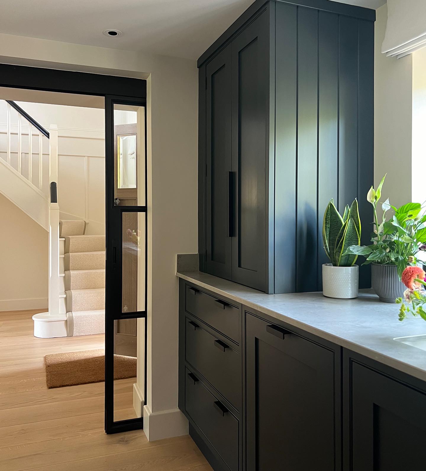 20+ Really Modern Painted Kitchen Cabinet Color Ideas That Are Super ...