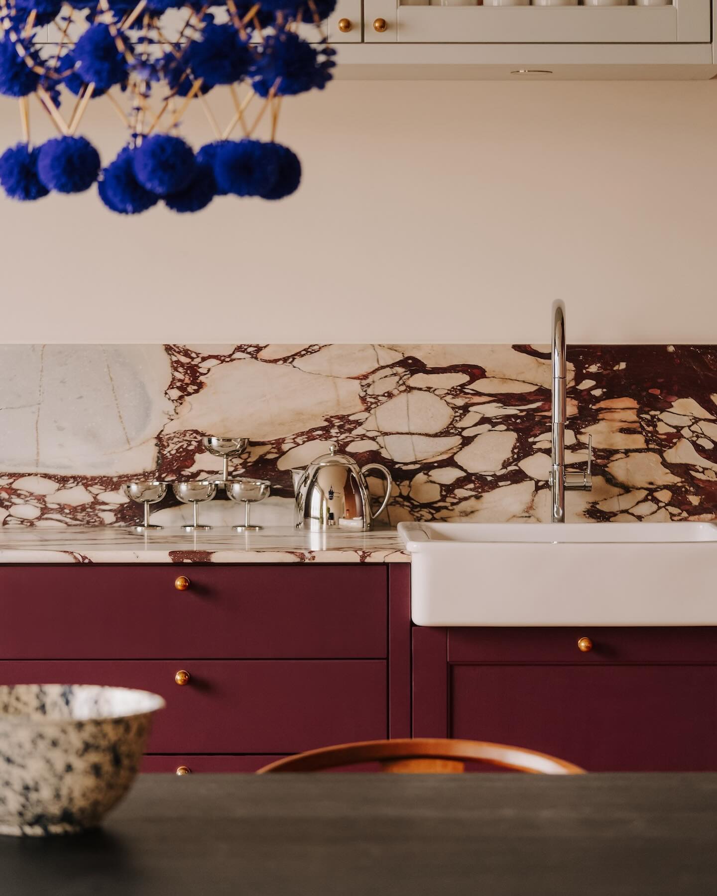 20+ Really Modern Painted Kitchen Cabinet Color Ideas That Are Super ...