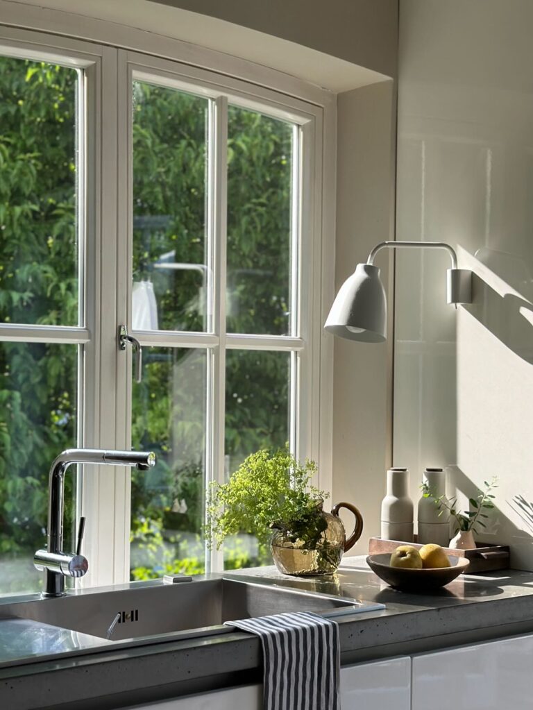 20 Over-the-Sink Kitchen Window Decor Ideas That Will Steal Your Heart ...
