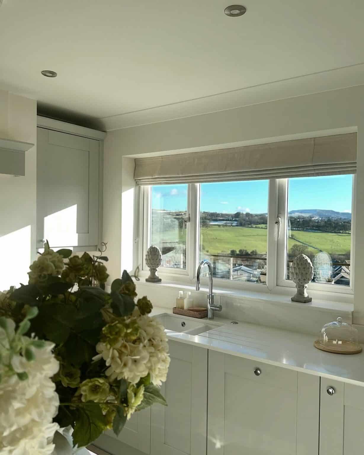 20 Over-the-Sink Kitchen Window Decor Ideas That Will Steal Your Heart ...